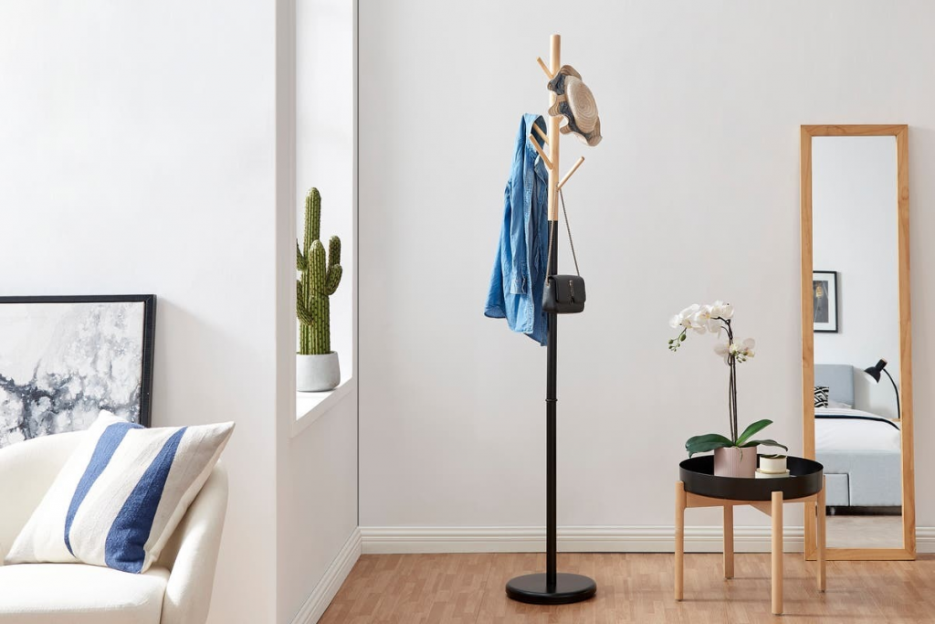 Things To Consider When Buying Wooden Tree Hanger – Popular Style Reviews