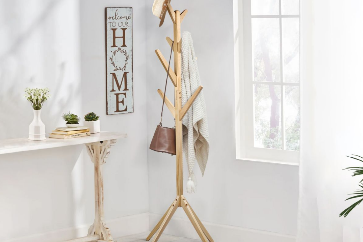 Things To Consider When Buying Wooden Tree Hanger – Popular Style Reviews